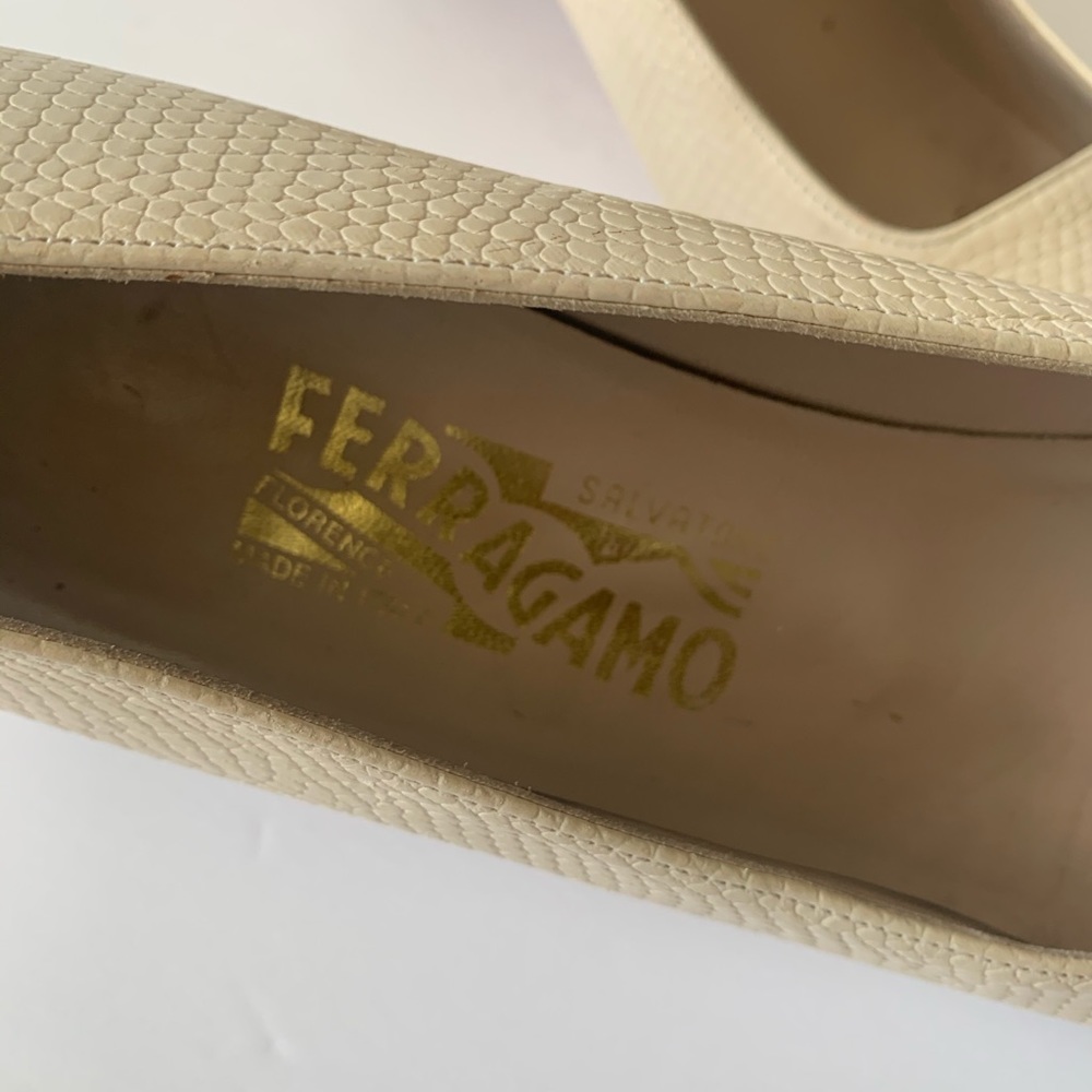 Classy Salvatore Ferragamo Ivory Moc Snakeskin Pumps … - Gem